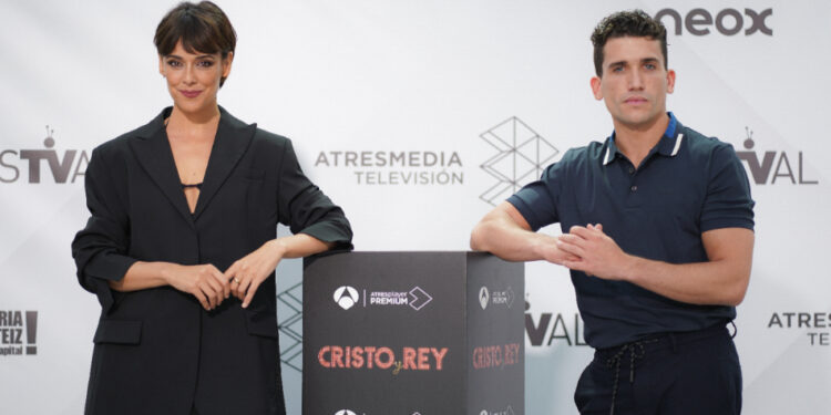 Antena 3 saca pecho de 'Cristo y Rey', una serie de "amor, sexo ...